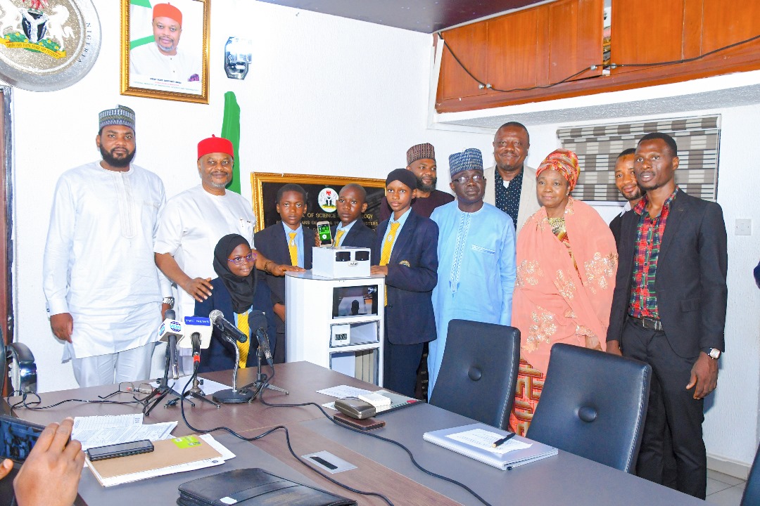 Nigerian High School Students Build Humanoid Robot That Interacts With ...